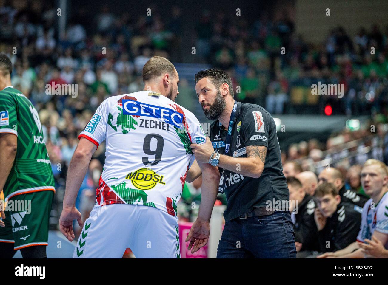 Wetzlar, Deutschland. 27th Apr, 2025. Bennet Wiegert (SC Magdeburg ...