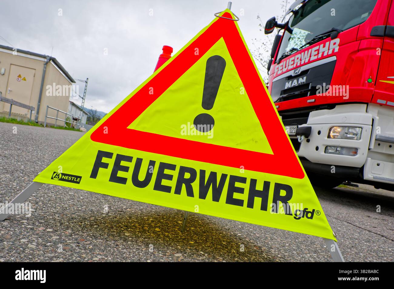 Achtung. Einsatz der Feuerwehr. Siegsdorf Bayern Deutschland ...