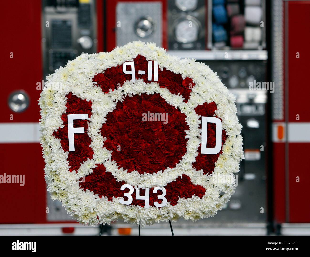 JIM DAMASKE | Times.NP 311823 DAMA 911 6 (9/11//2009 OLDSMAR) A memorial wreath for the 343 ...