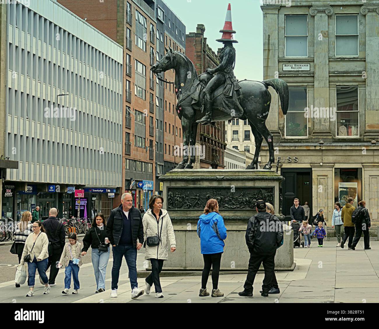 Glasgow, Scotland, UK. 27th April, 2025. The duke of wellington statue ...