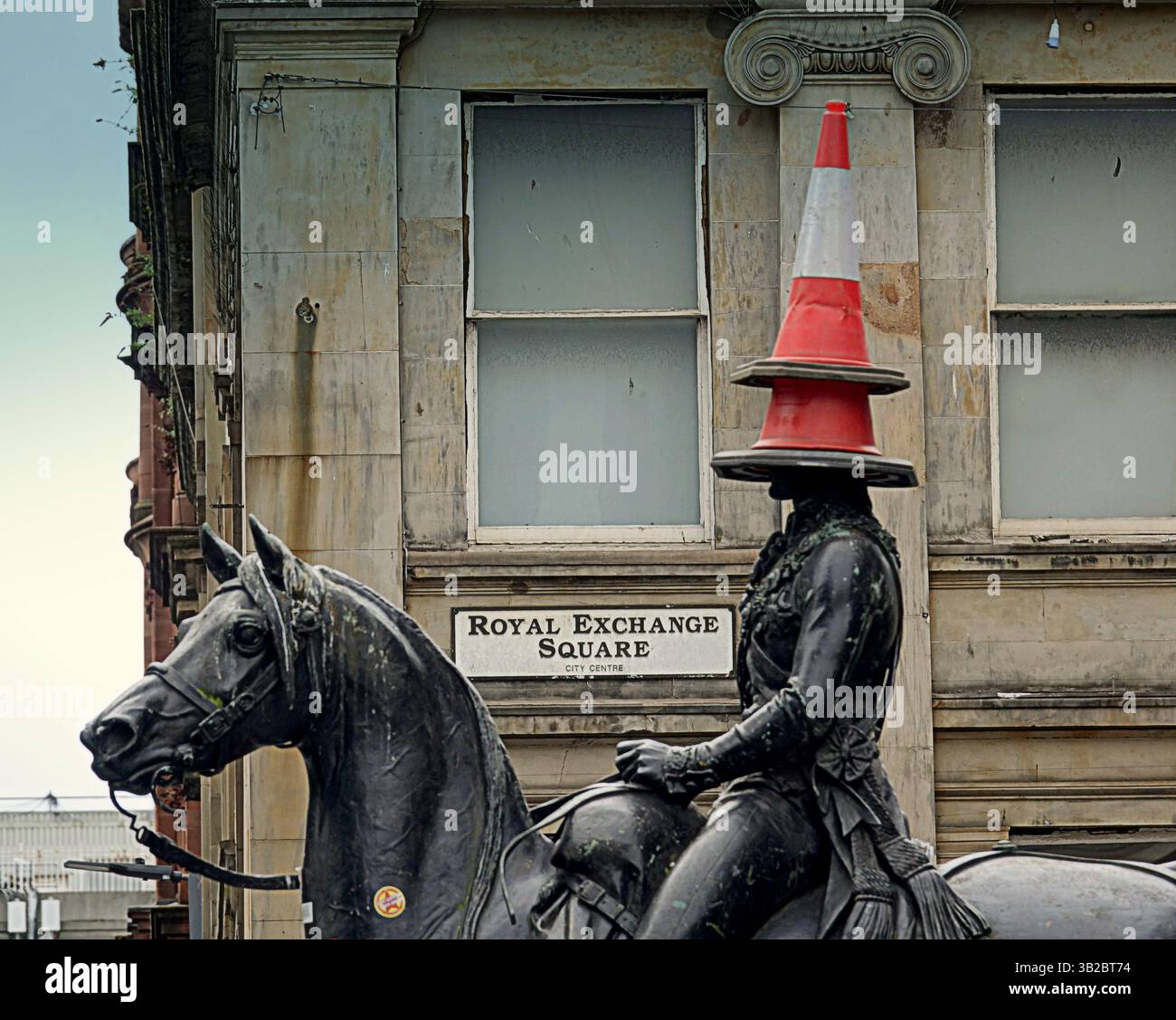 Glasgow, Scotland, UK. 27th April, 2025. The duke of wellington statue ...