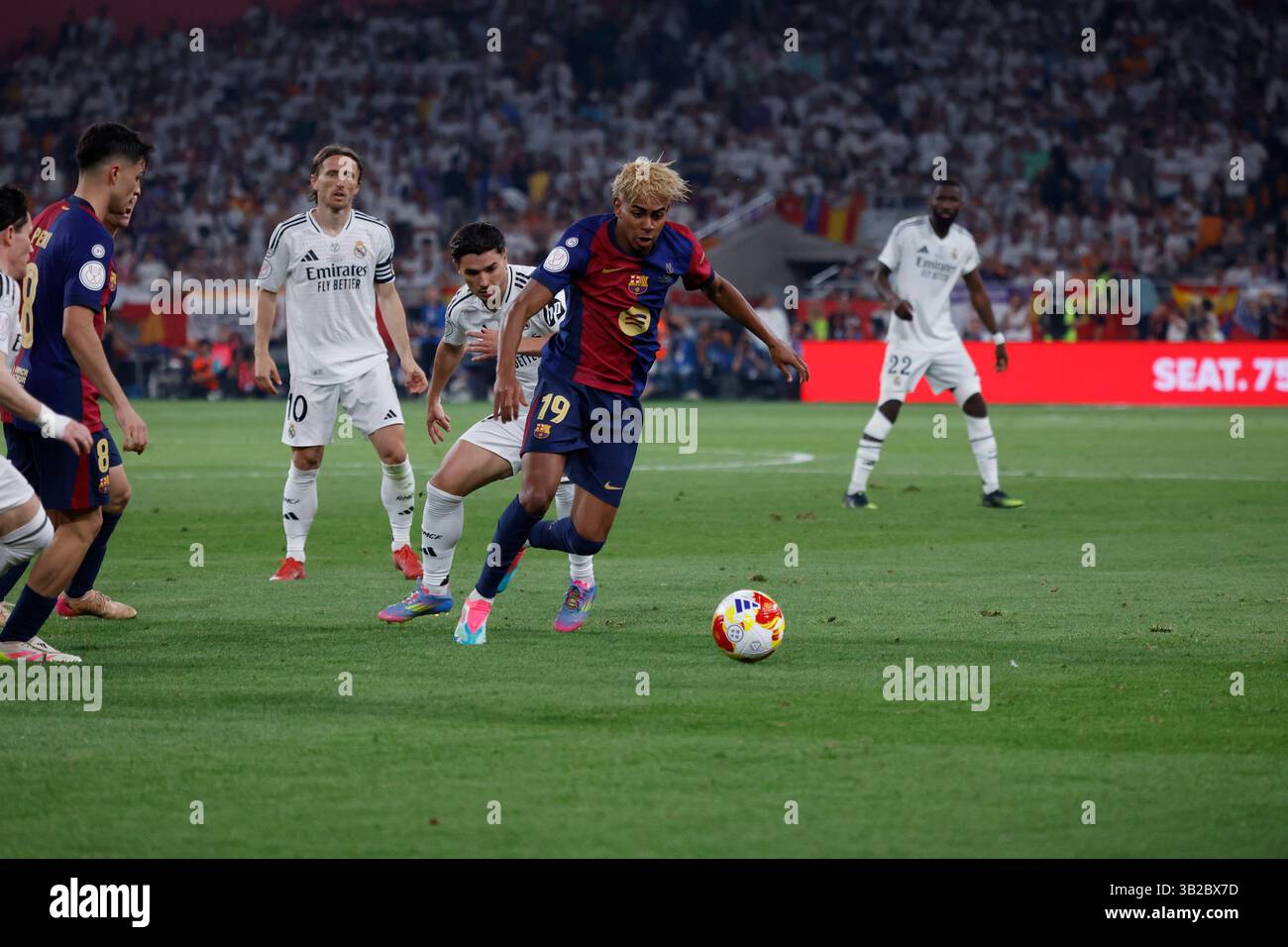 Fc barcelona real madrid yamal hi-res stock photography and images - Alamy