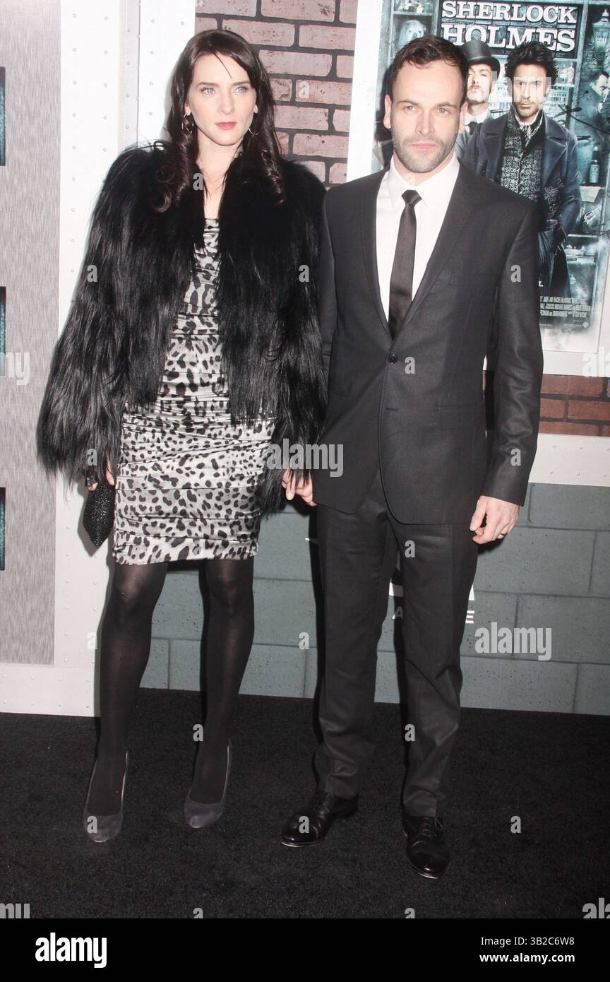 Dec 17, 2009 - New York, New York, USA - Model MICHELLE HICKS and actor ...