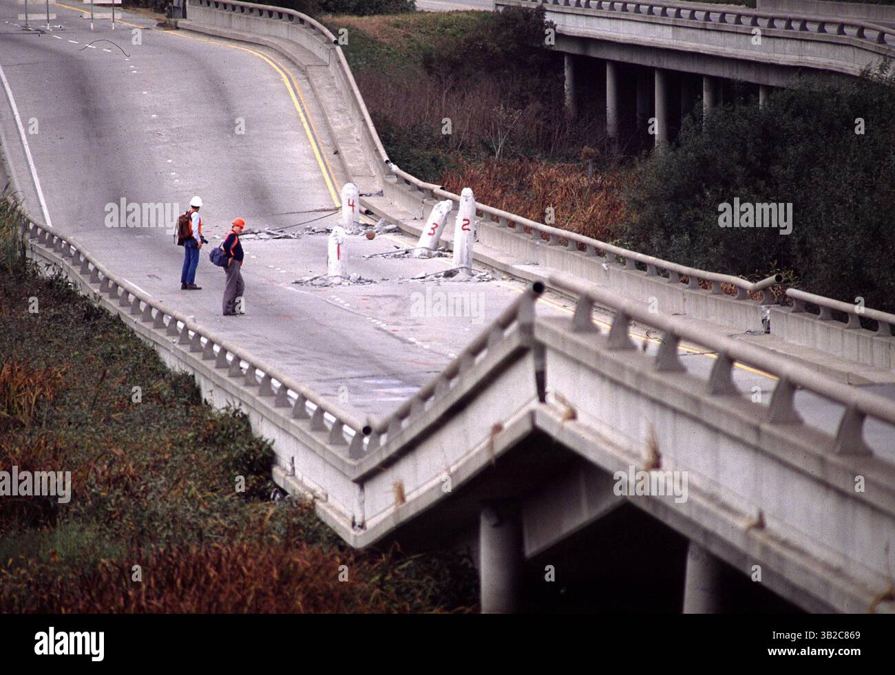 Collapsed highway 1989 hi-res stock photography and images - Alamy