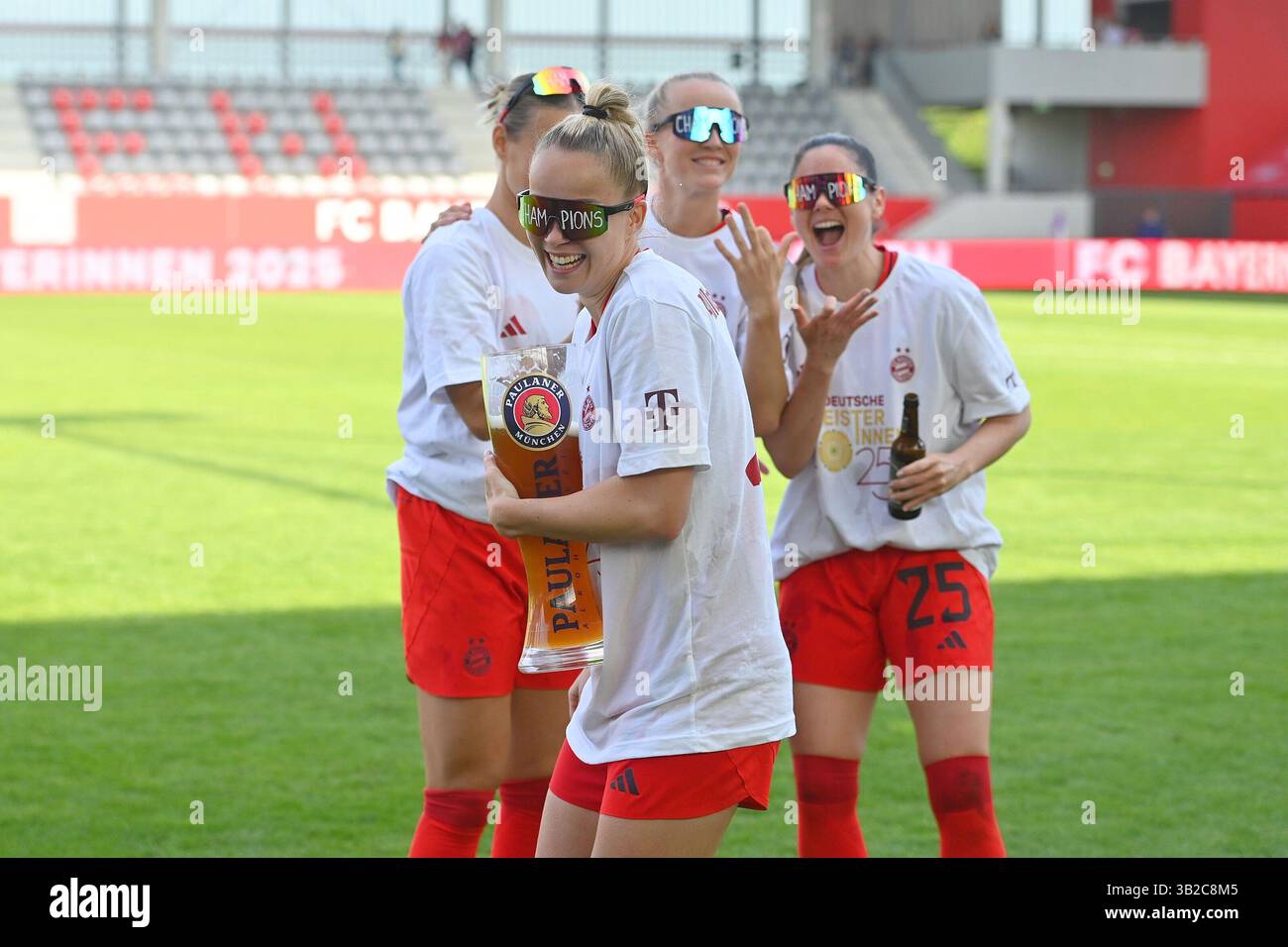 Munich, Deutschland. 27th Apr, 2025. The FC Bayern women's team are German champions early ...