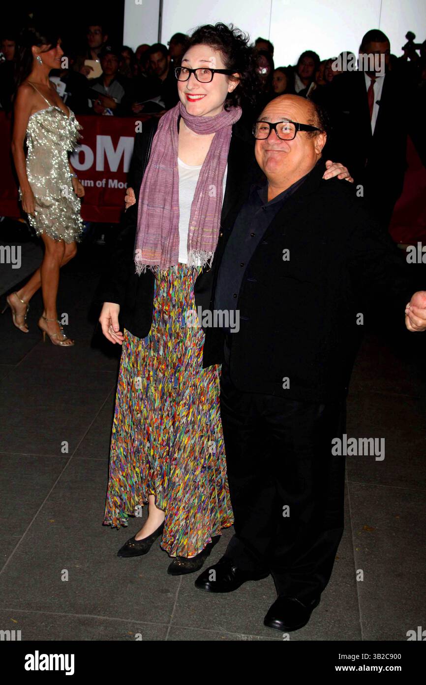 Daughter gracie devito hi-res stock photography and images - Alamy