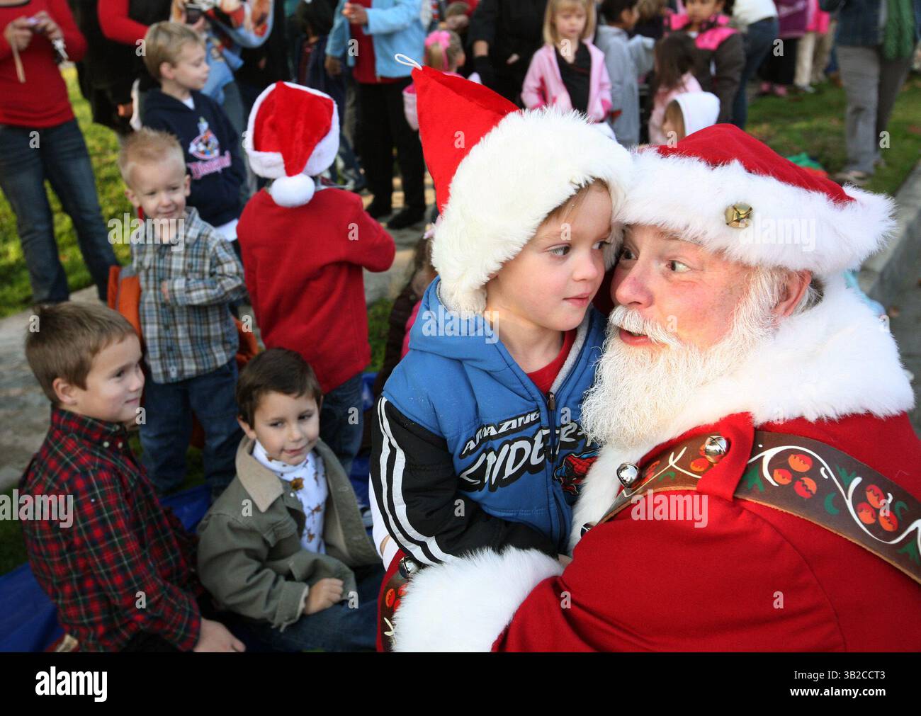 Sending a hug hi-res stock photography and images - Alamy