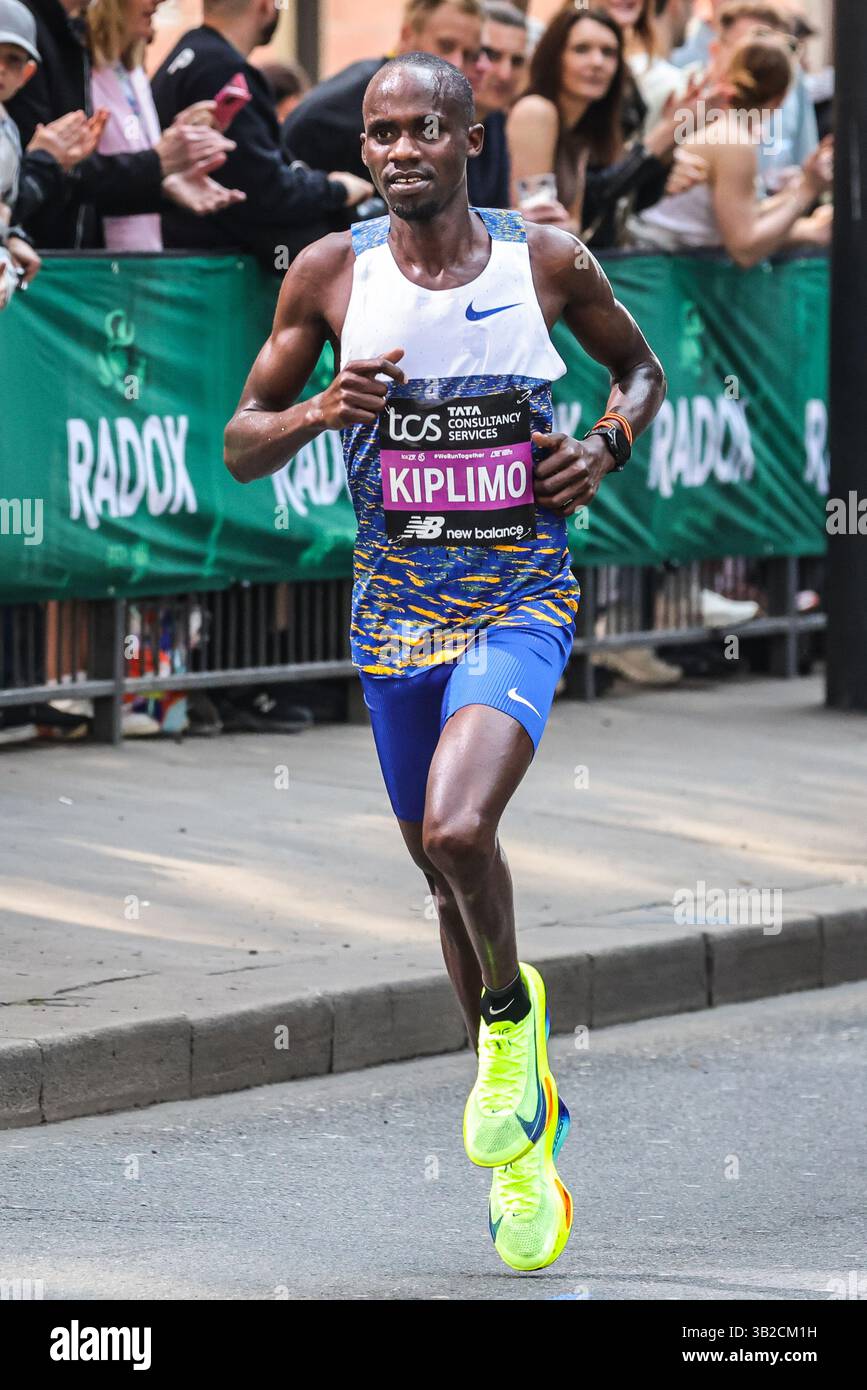 London, UK. 27th Apr, 2025. Jacob Kiplimo, Uganda, later 2nd placed in ...
