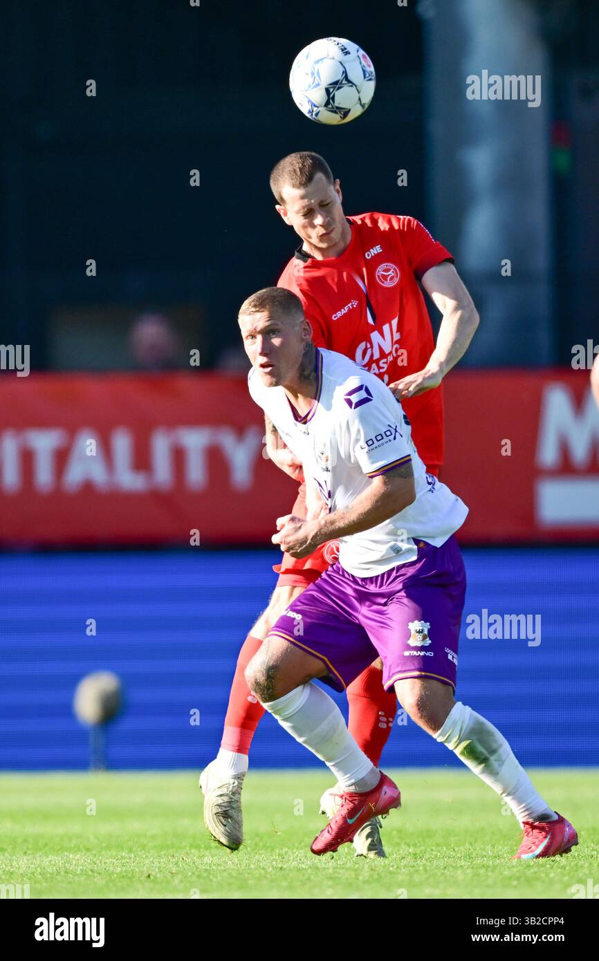 ALMERE - (l-r) Victor Edvardsen of Go Ahead Eagles, James Lawrence of ...
