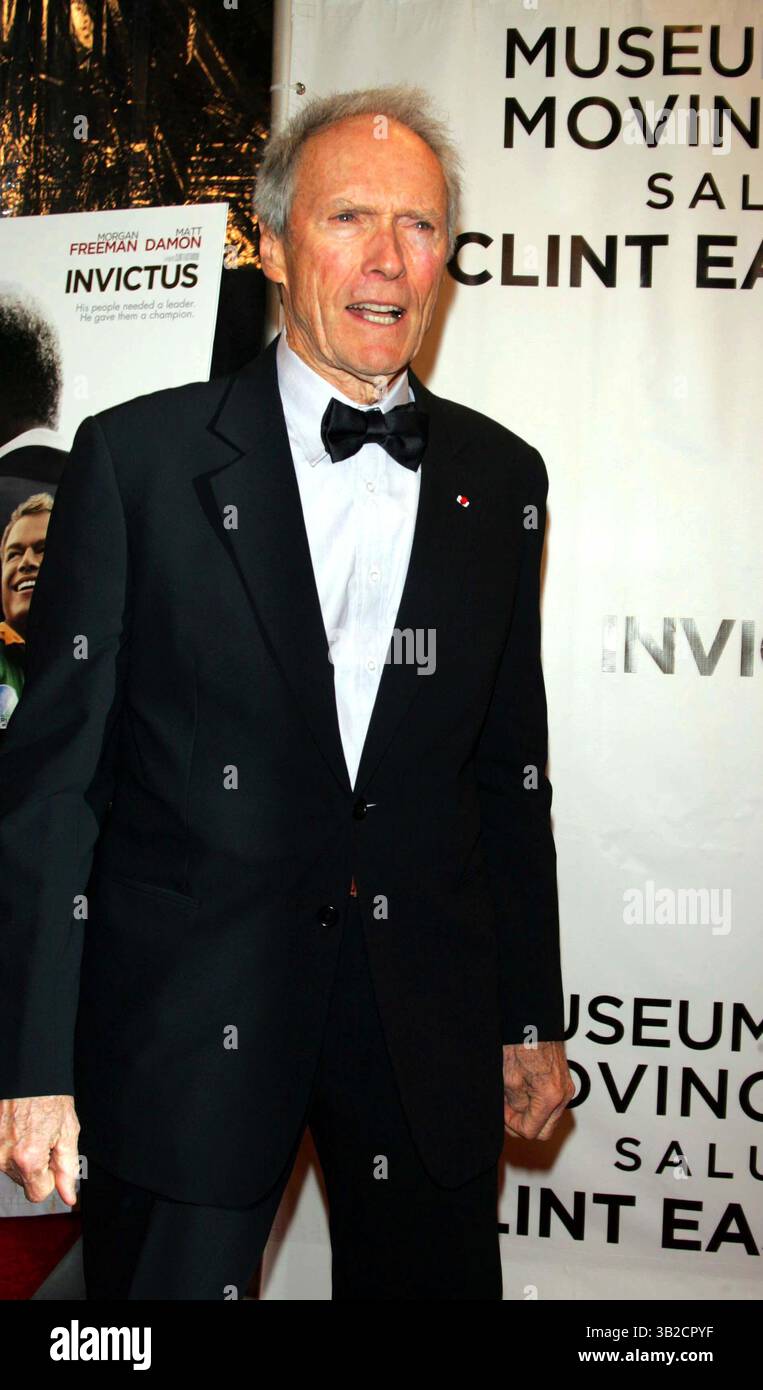 Dec. 01, 2009 - New York, New York, USA - CLINT EASTWOOD arrives for ...