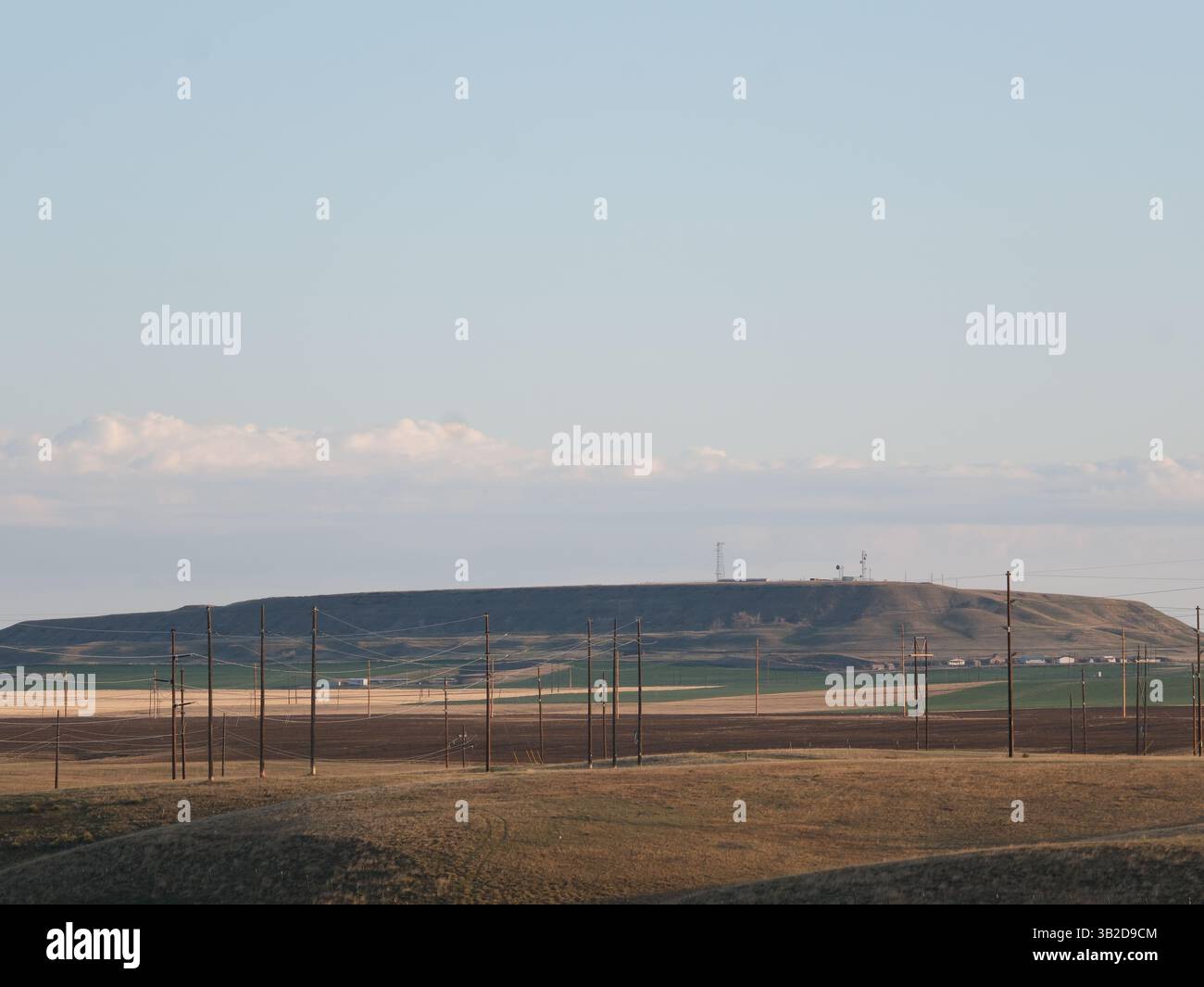 Rural Plateau Horizon – Farmland and power lines stretching beneath a ...