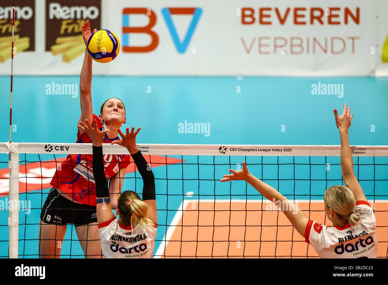 Beveren, Belgium. 27th Apr, 2025. Asterix's Manon Stragier pictured in ...