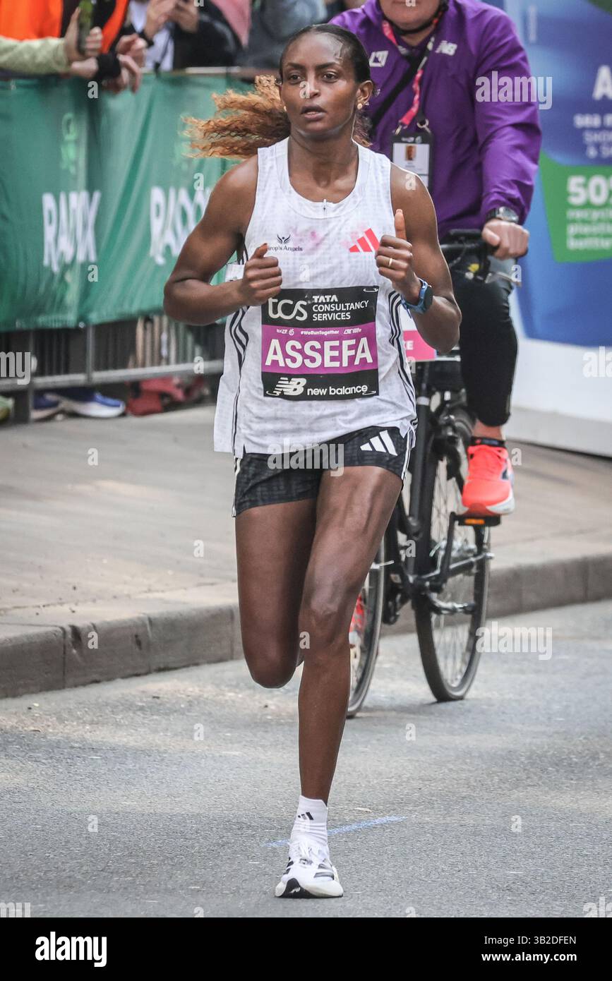 London, UK. 27th Apr, 2025. Tigst Assefa, Ethiopia, the later winner of ...