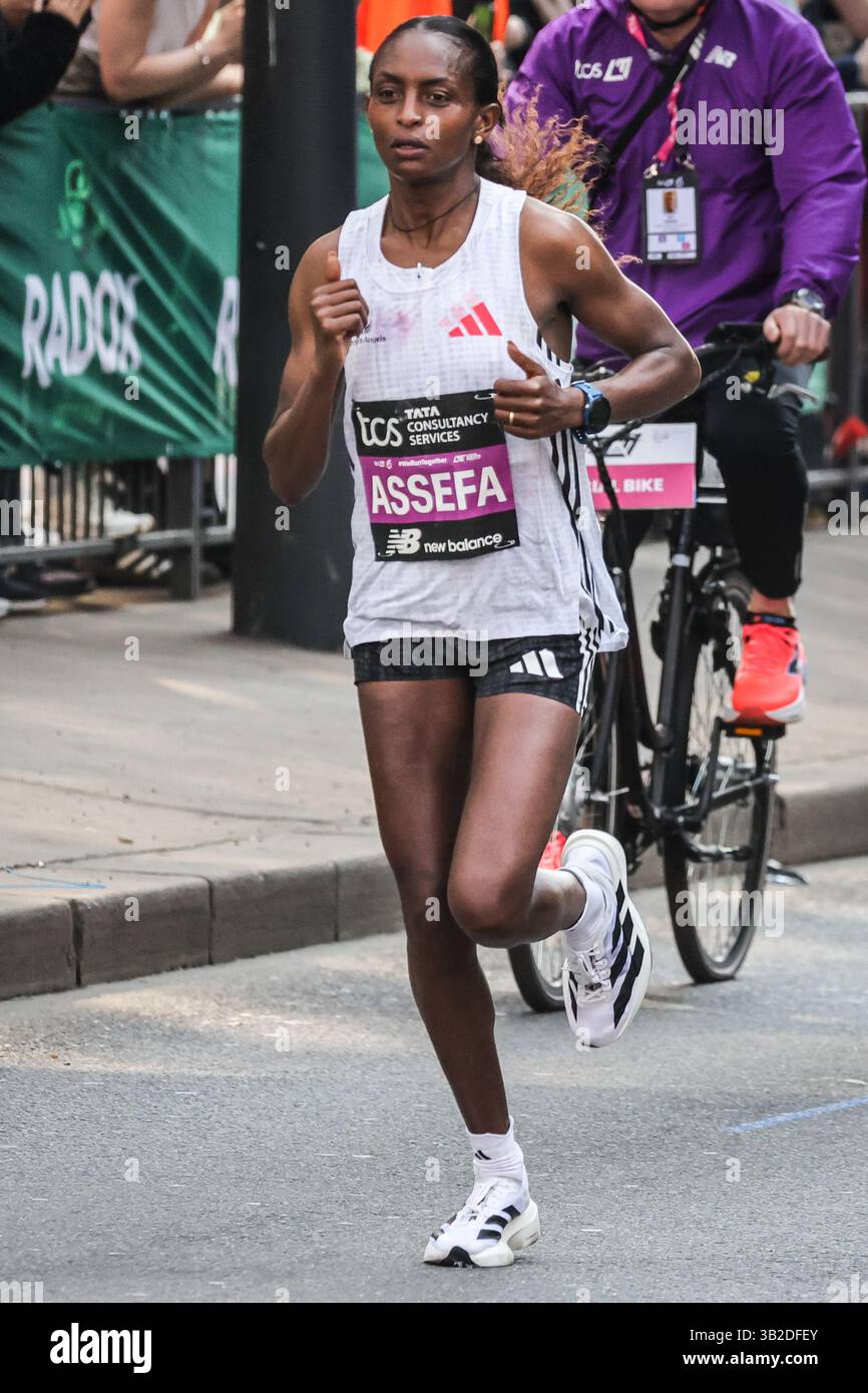 London, UK. 27th Apr, 2025. Tigst Assefa, Ethiopia, the later winner of ...