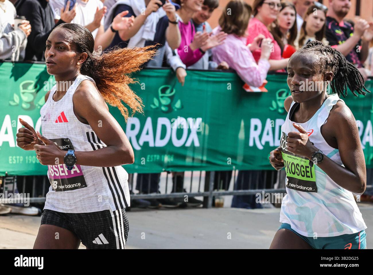 London, UK. 27th Apr, 2025. Tigst Assefa, Ethiopia, the later winner of ...