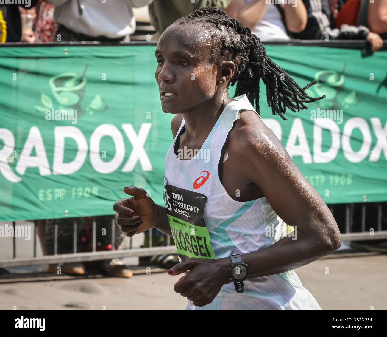 London, UK. 27th Apr, 2025. Joyciline Jepkosgei, Kenya, who came second ...