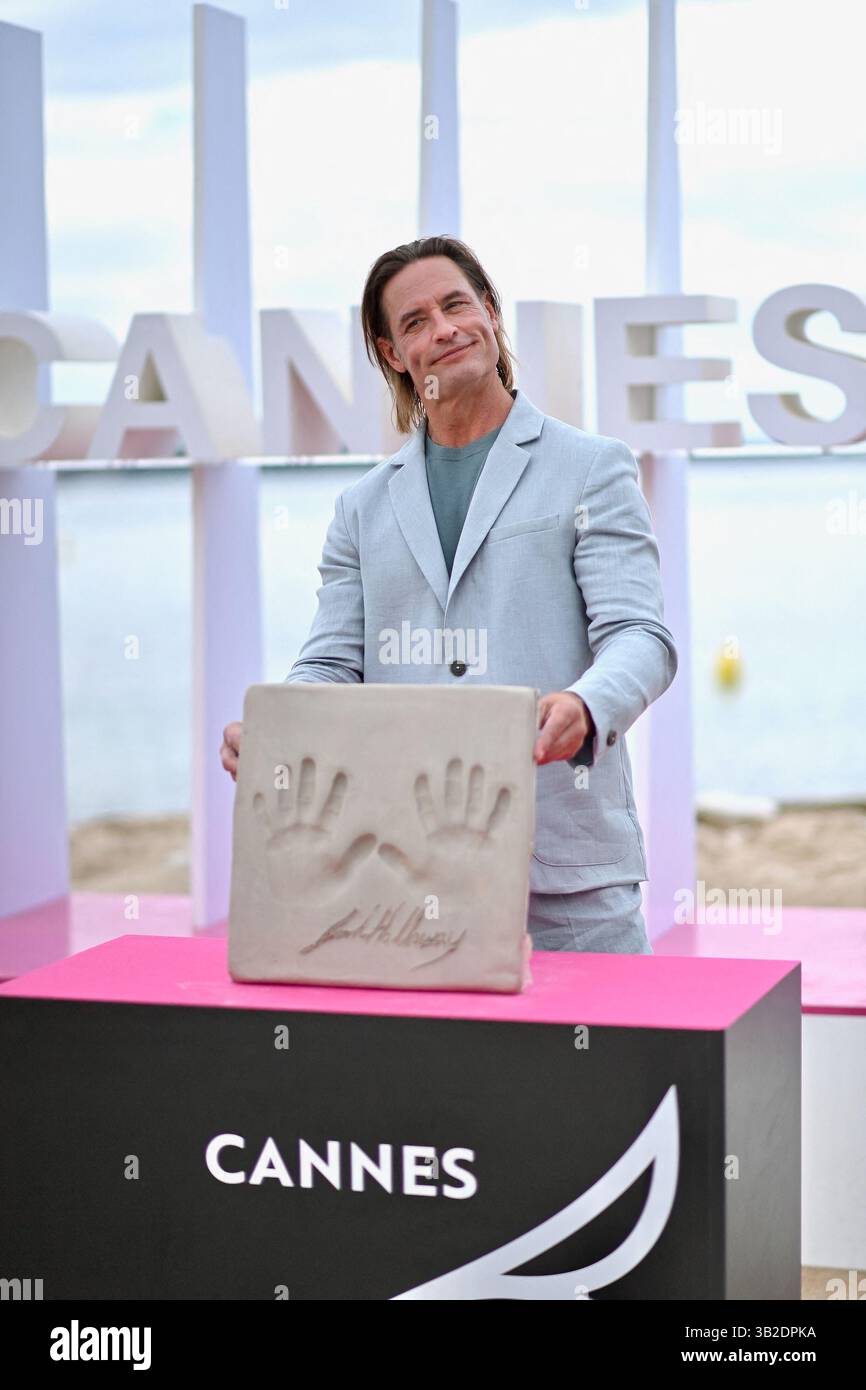 Cannes, France. 27th Apr, 2025. Josh Holloway attends Duster photocall ...