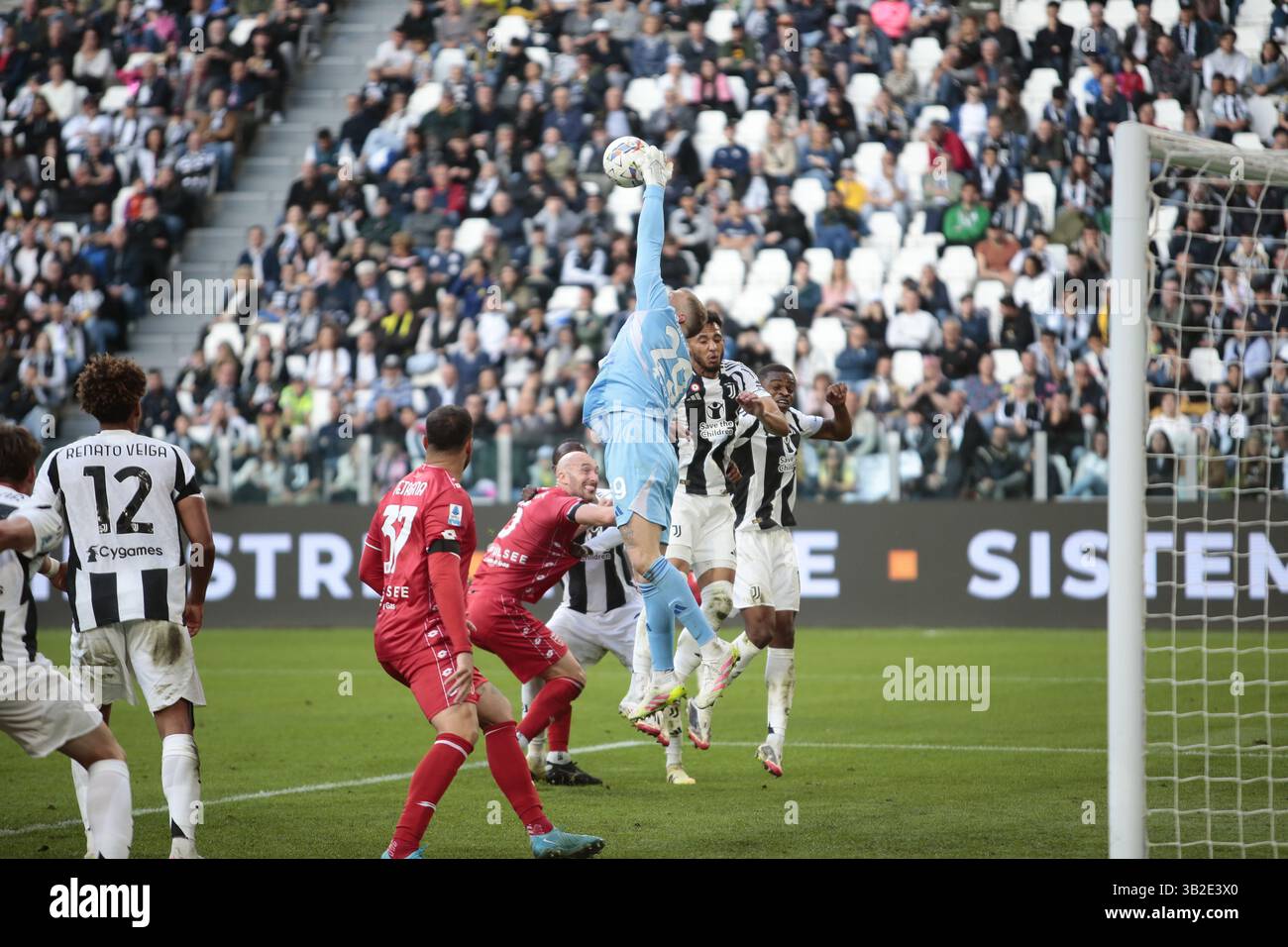 Turin, Italy. 27th Apr, 2025. Michele Di Gregorio of Juventus FC during ...