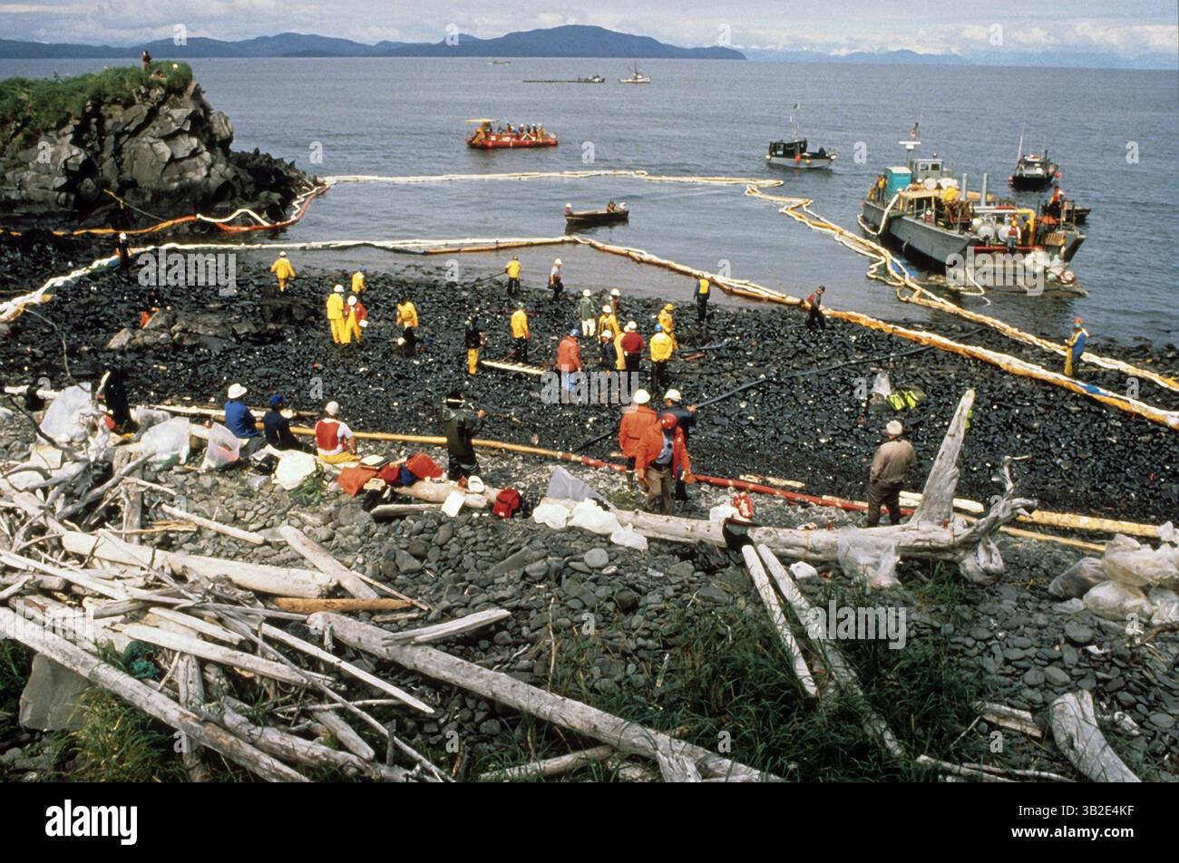 Exxon valdez cleanup hi-res stock photography and images - Alamy