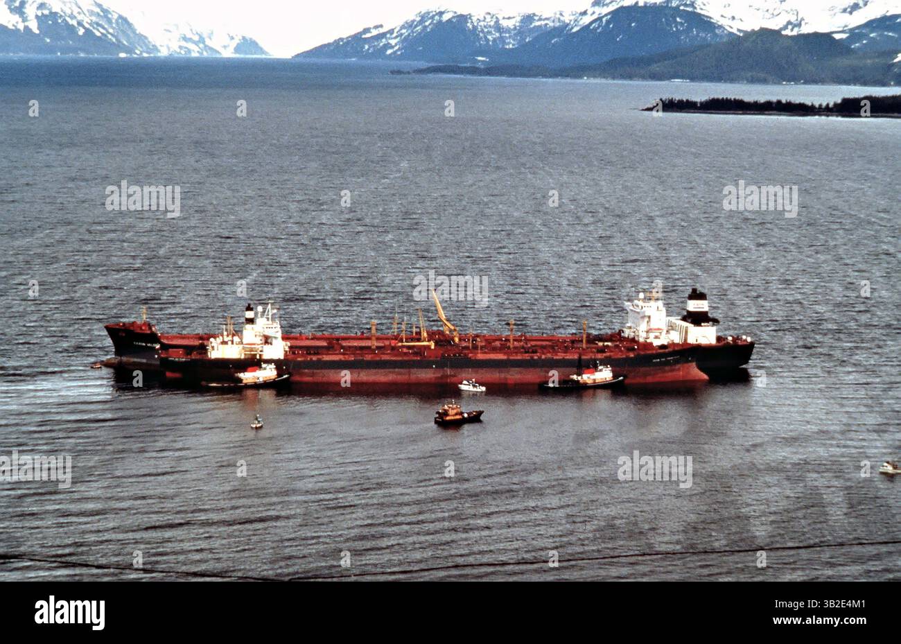 Exxon valdez oil spill aerial hi-res stock photography and images - Alamy