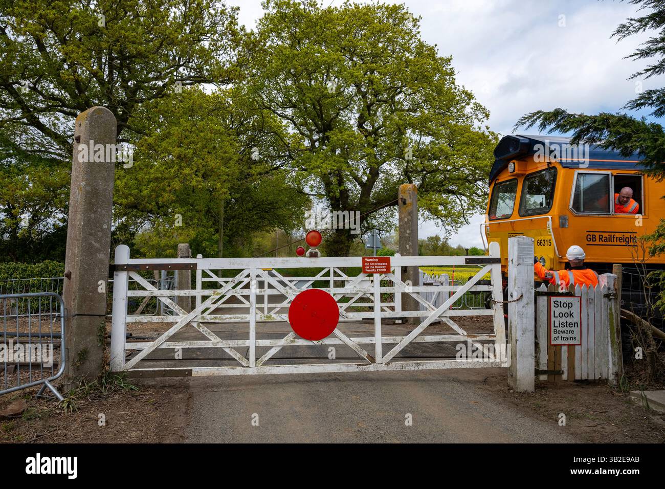 Test train on the Sizewell branch line in preparation for the ...