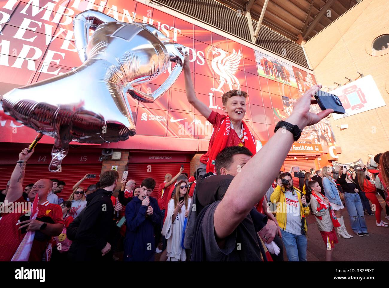 Liverpool fans celebrate victory in the Premier League outside Anfield ...