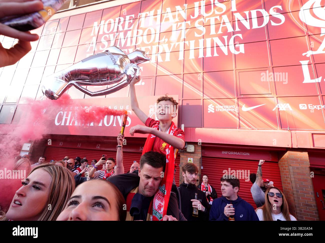 Liverpool fans celebrate victory in the Premier League outside Anfield ...