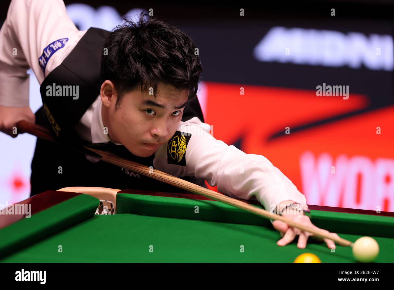 Si Jiahui during his match against Ben Woolaston (not pictured) during ...