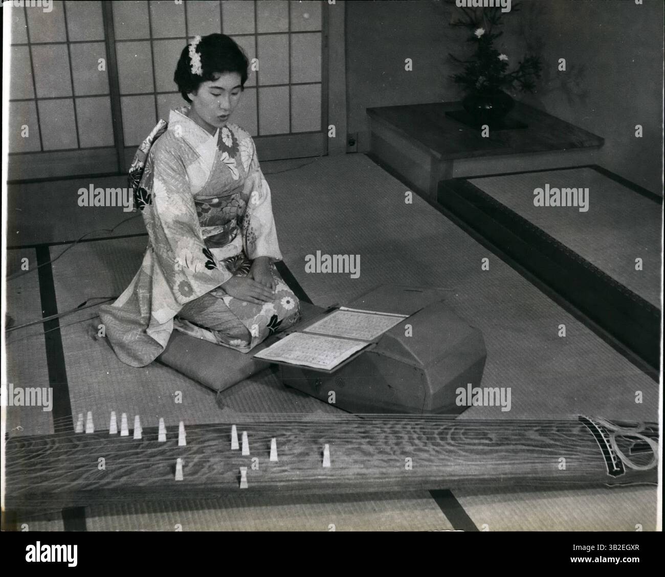 Feb. 29, 2012 - A Japanese girl records a song on the synchro reader. A ...