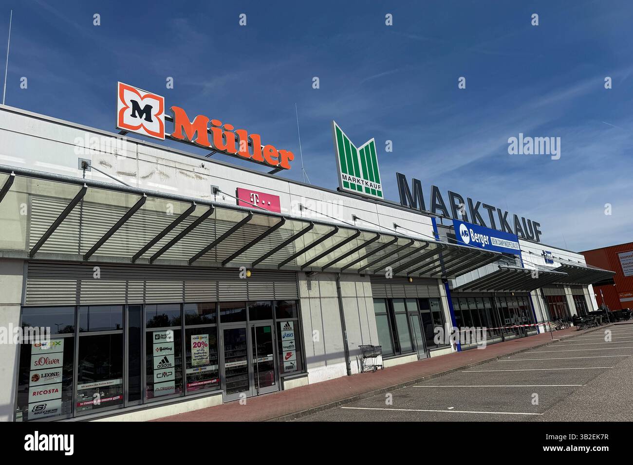 27.04.2025 xsvx, Wirtschaft emwirt v.l. Logo Schriftzug Markt Müller ...