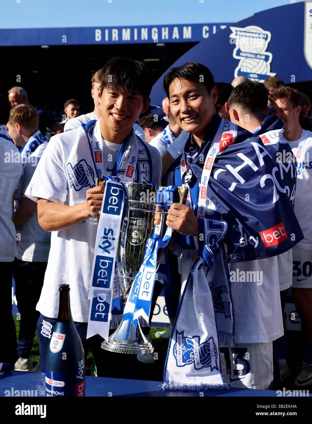 Birmingham City's Lee Myung-Jae (left) and Seung Ho Paik with the Sky ...