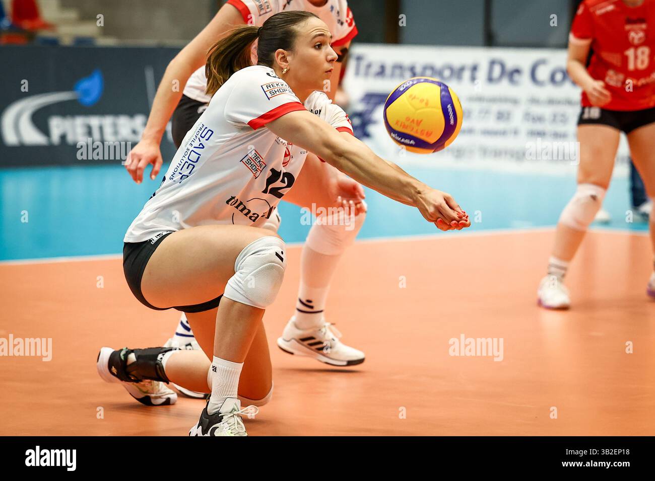 Beveren, Belgium. 27th Apr, 2025. Roeselare's Nikita De Paepe pictured ...