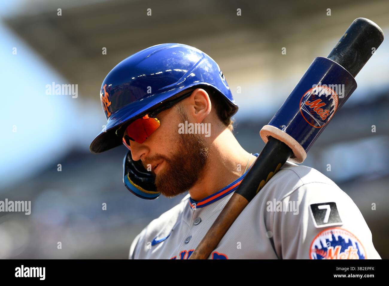 New York Mets' Brandon Nimmo stands on deck during the first inning of ...