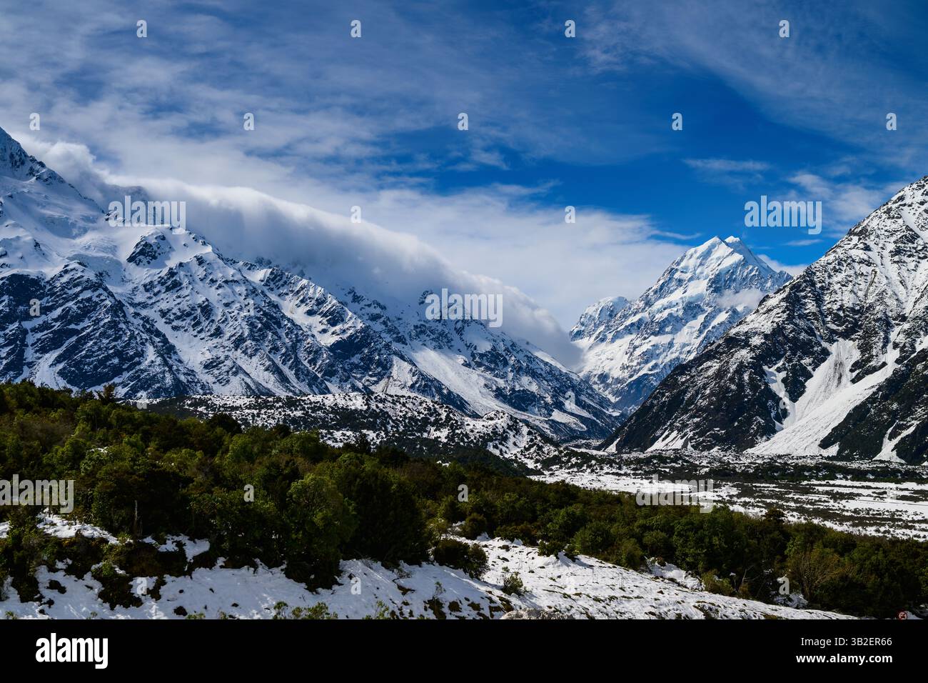 The scenic views of Aoraki Mount Cook National Park Stock Photo - Alamy