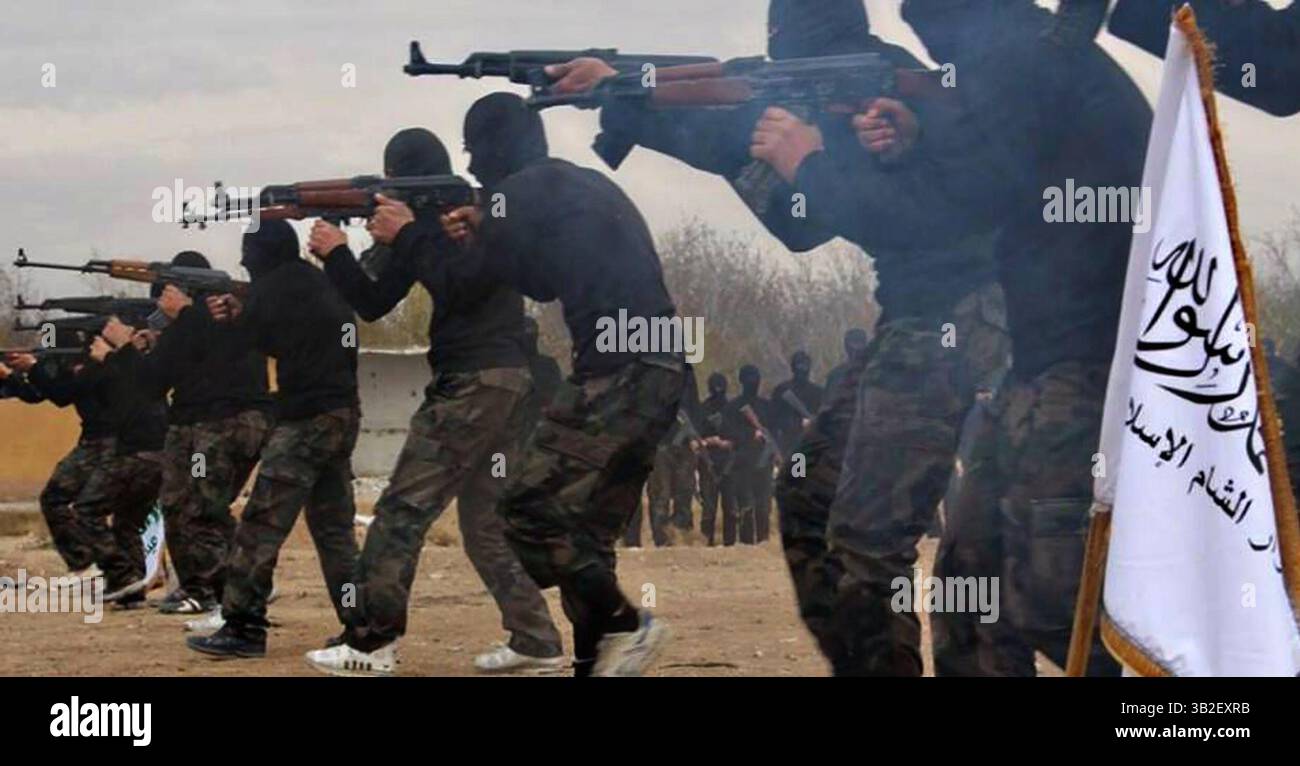 Islamic state fighters mask hi-res stock photography and images - Alamy