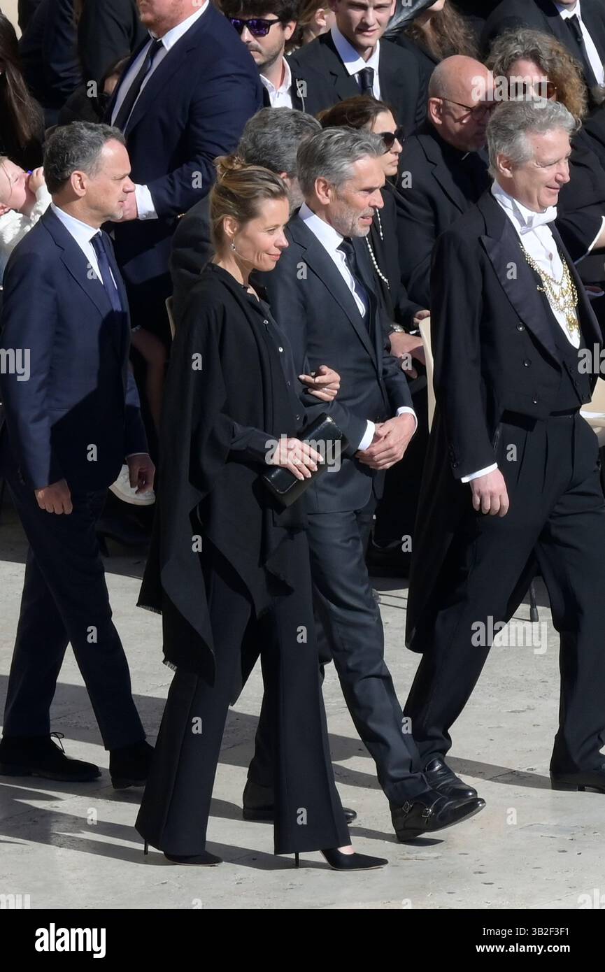 Rome, Italy. 26th Apr, 2025. Dick Schoof (r) and wife Loes Meurs (l ...