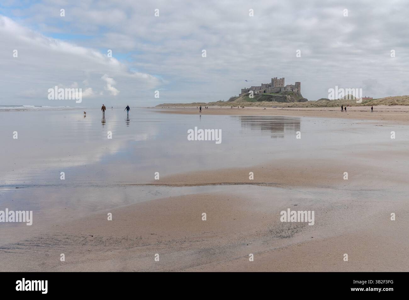 Building a sand castle hi-res stock photography and images - Alamy