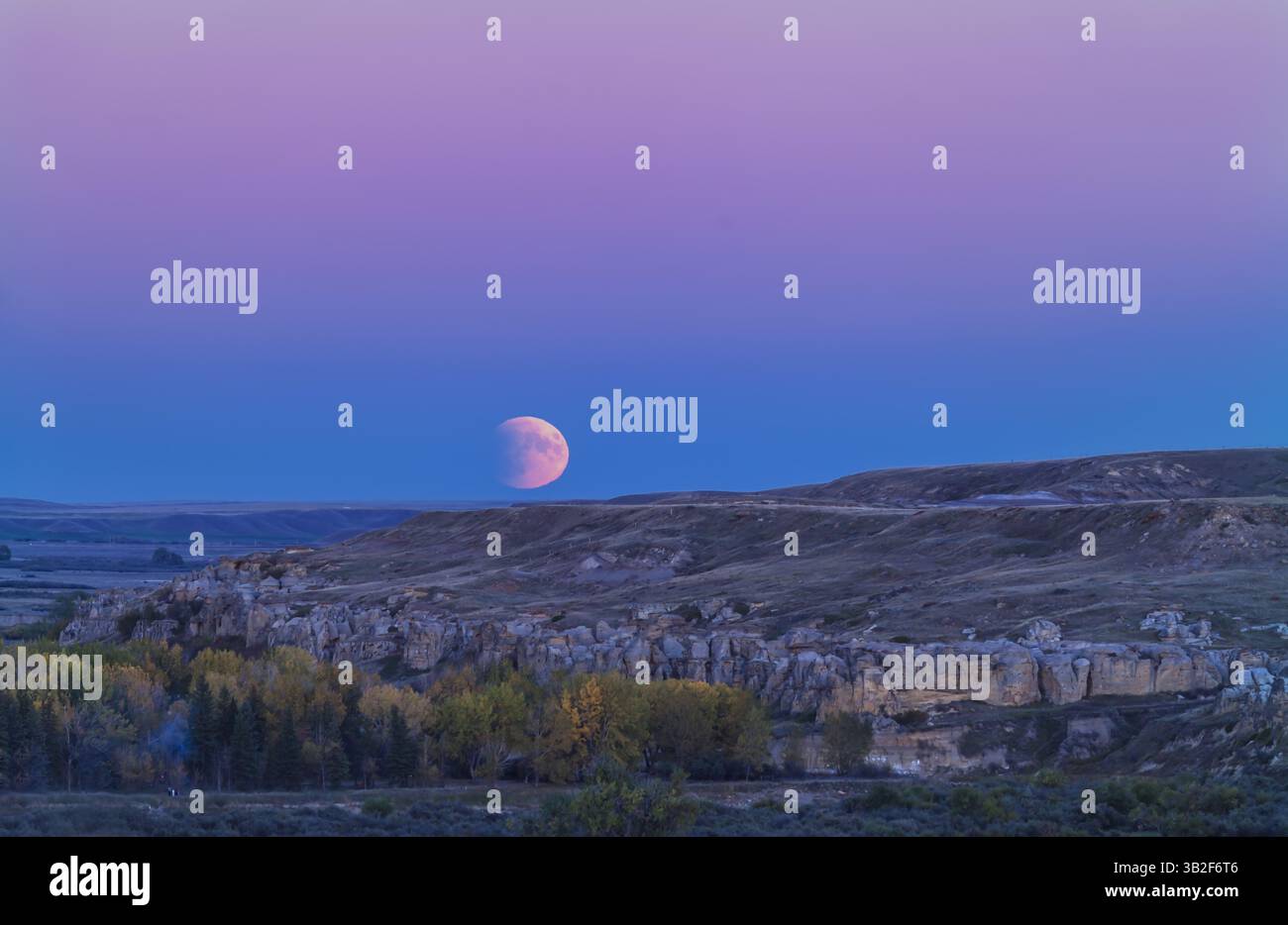 Sept. 27, 2015 - The Full Moon rises in partial eclipse over the ...
