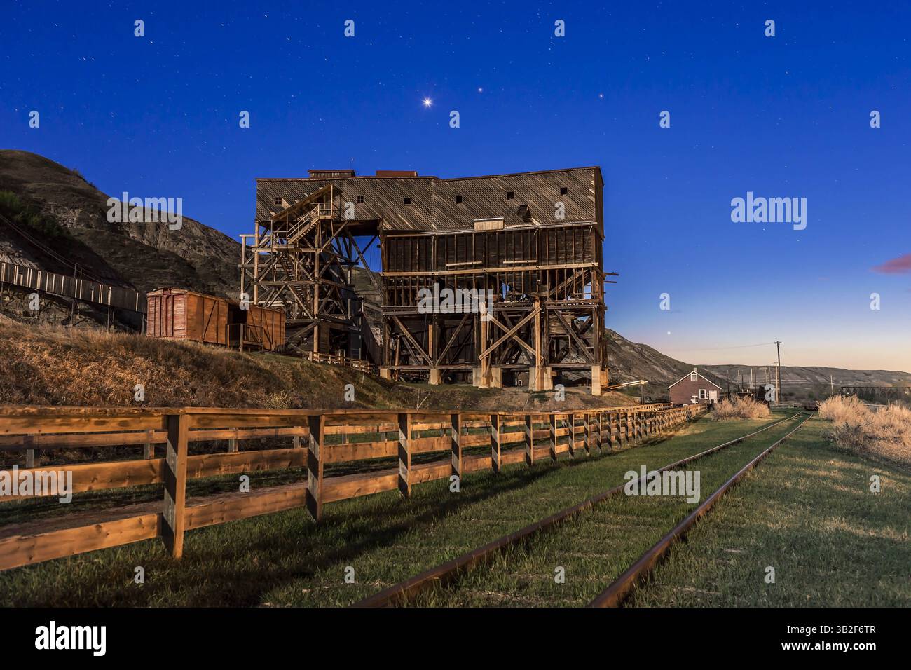 May 2, 2015 - Venus, very bright as an evening star, shines over the ...