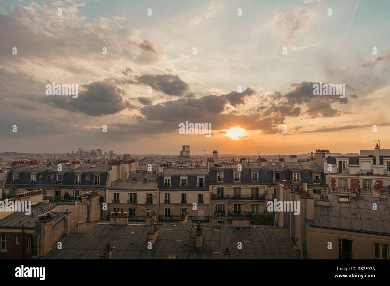 Sunset Cityscape – Dramatic Skyline with Vivid Cloudscapes Stock Photo ...