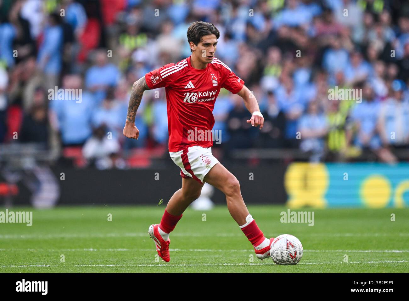 Nicolás domínguez nottingham forest 2025 hi-res stock photography and ...