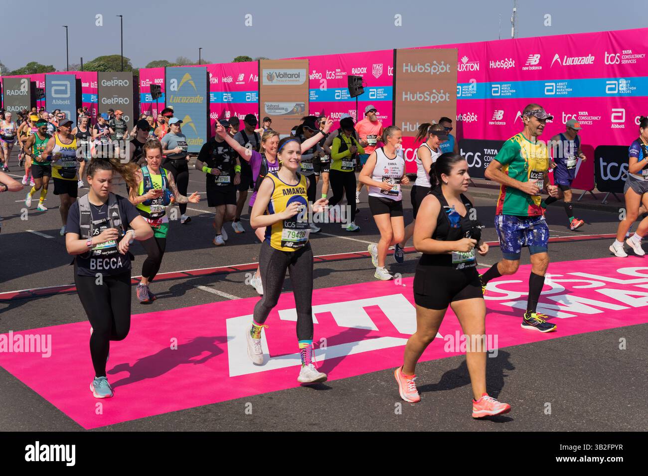 London , UK. 27th April 2025. TCS marathon Runners passing the starting ...