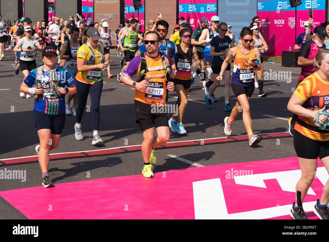 London , UK. 27th April 2025. TCS marathon Runners passing the starting ...