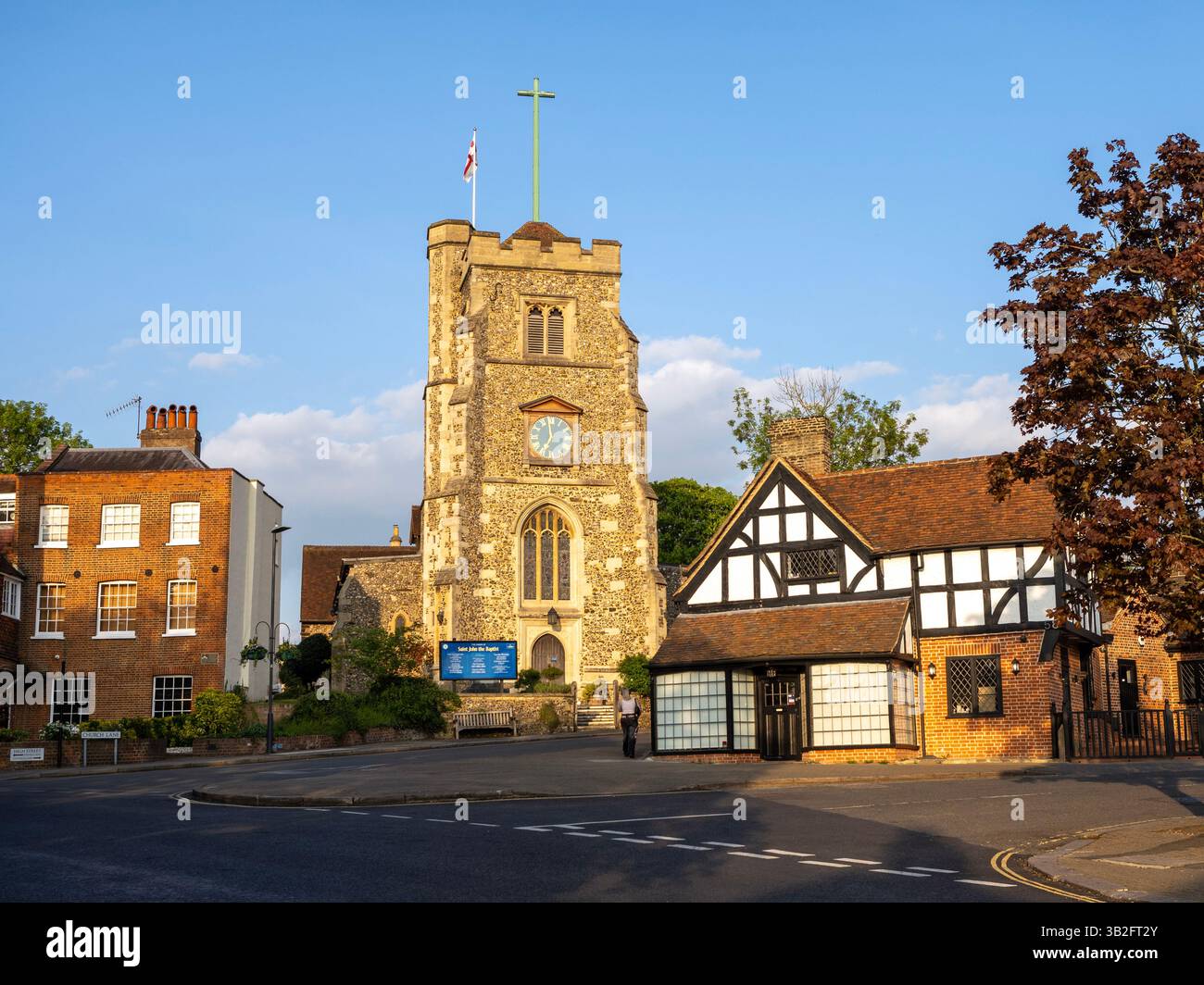 High street pinner hi-res stock photography and images - Alamy
