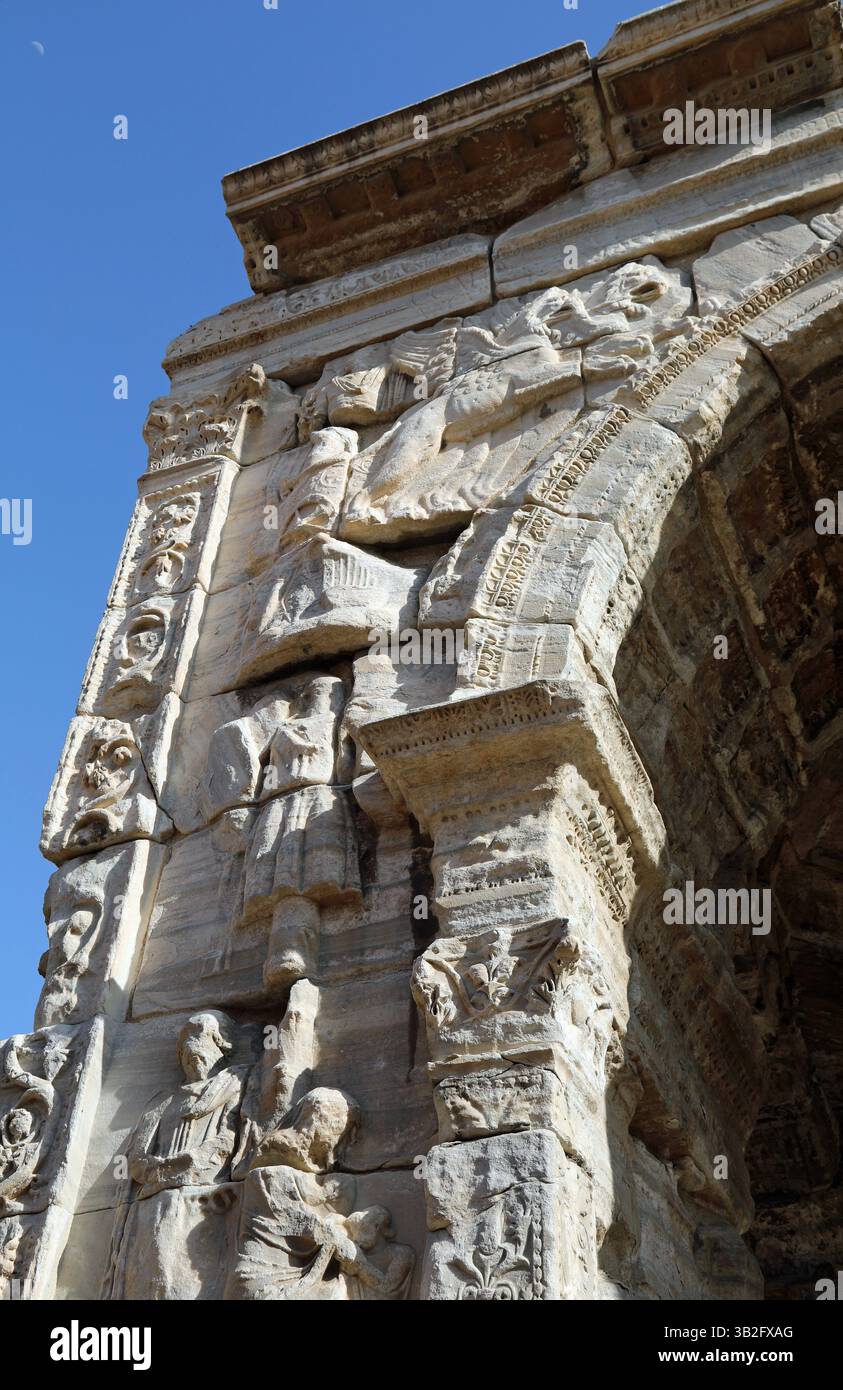Architectural detail of the Arch of Marcus Aurelius in Tripoli Stock ...