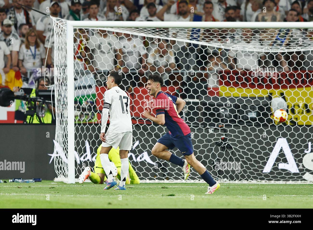 Sevilla, Spain. 27th Apr, 2025. Pedri (Barcelona) Football/Soccer ...