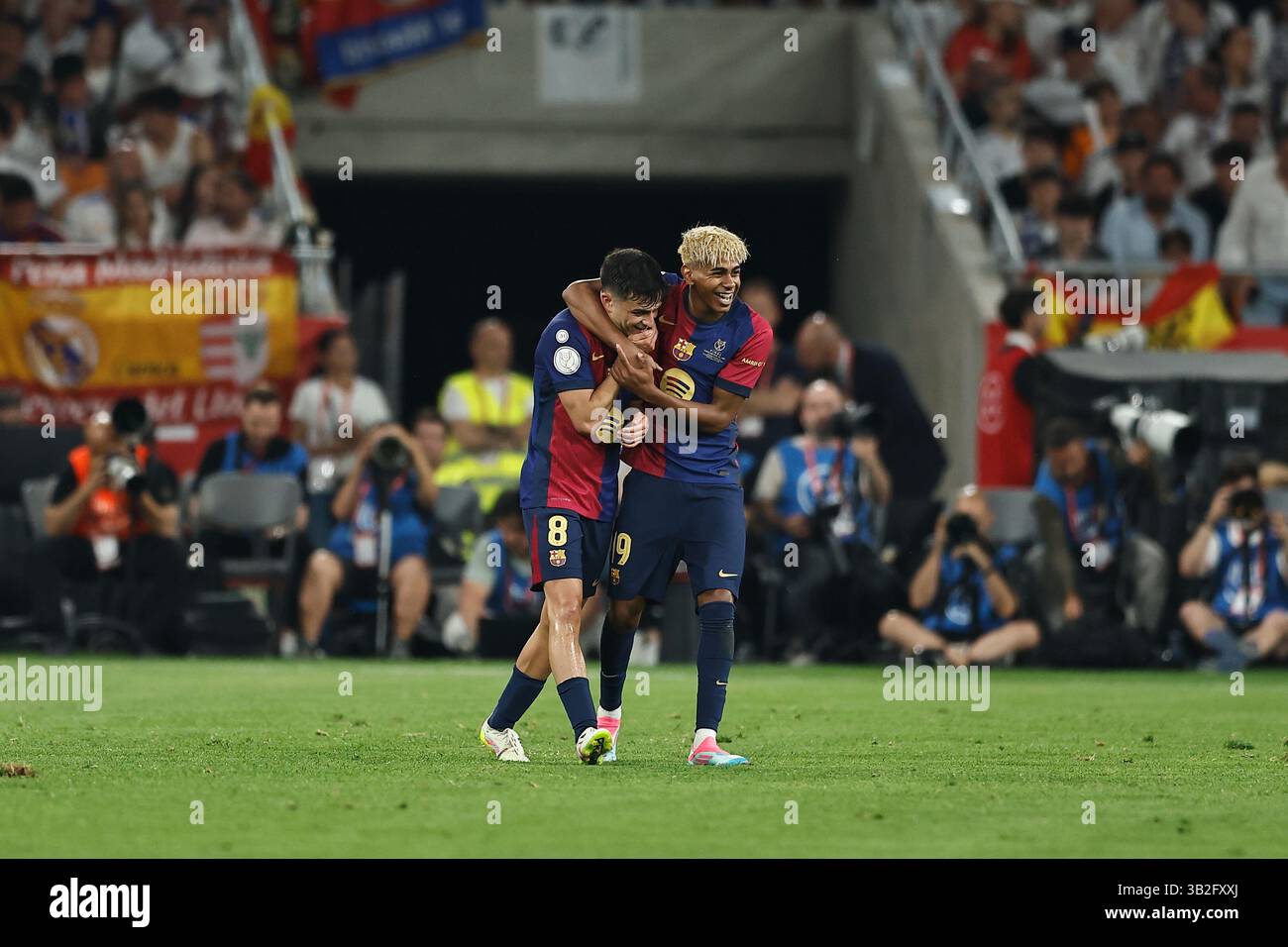 Sevilla, Spain. 27th Apr, 2025. (L-R) Pedri, Lamine Yamal (Barcelona ...