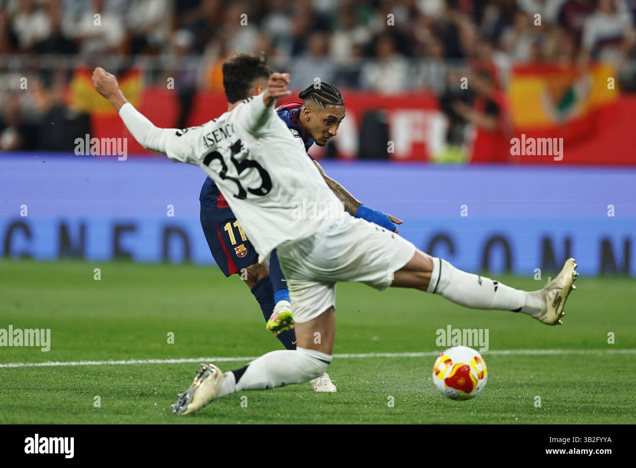 Sevilla, Spain. 27th Apr, 2025. Raphinha (Barcelona) Football/Soccer ...