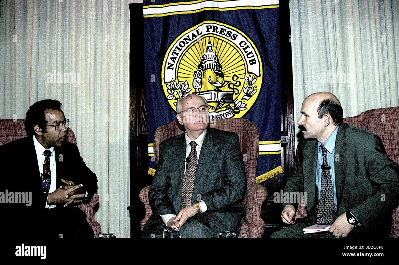 Mikhail gorbachev 1985 glasnost hi-res stock photography and images - Alamy