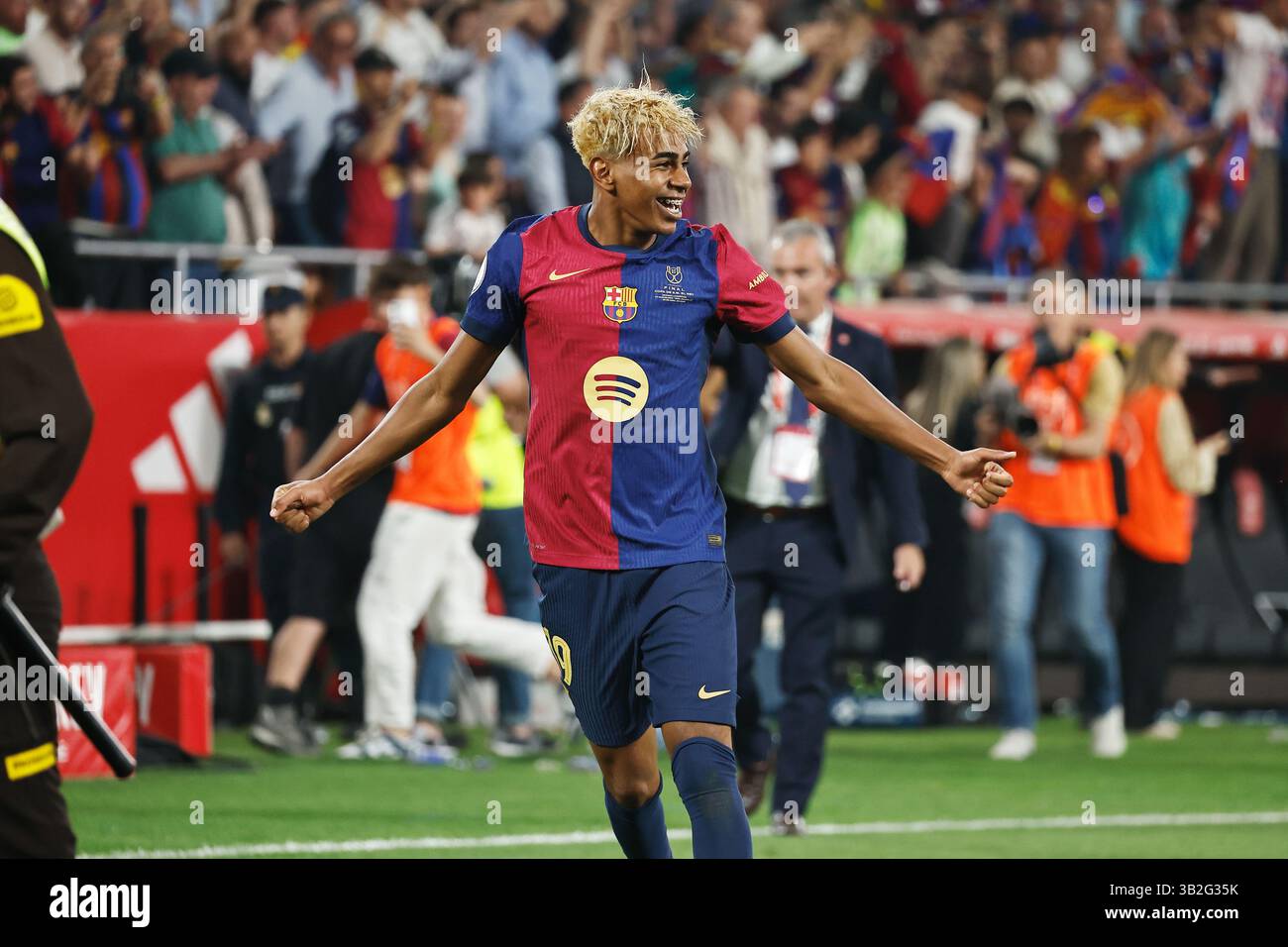 Sevilla, Spain. 27th Apr, 2025. Lamine Yamal (Barcelona) Football ...